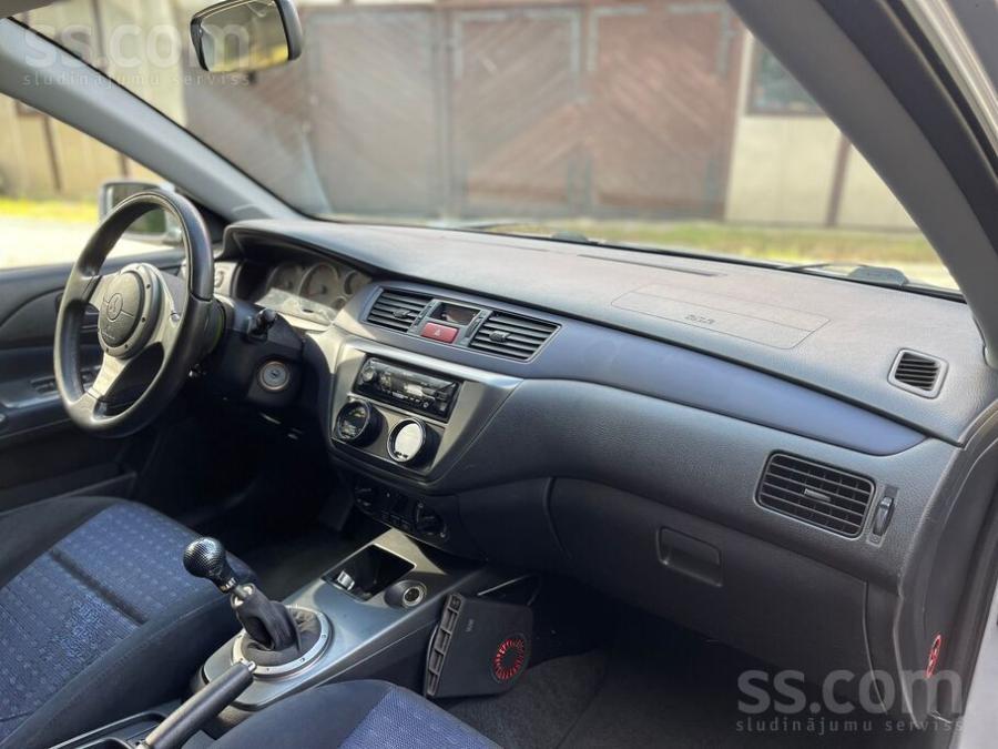 Pelēks Mitsubishi lancer-evolution 2004 Jūrmala, ar dzinēja tilpumu 2.00 L un nobraukumu 280 tūkst. km par 32500 €, foto 3 vietnē AUTOMOTO.COM.LV