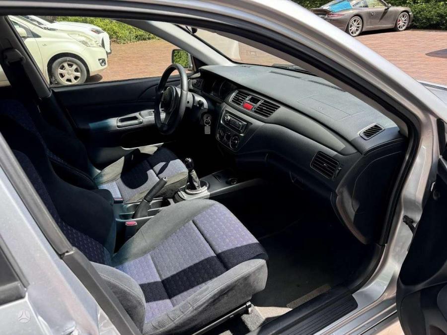 Pelēks Mitsubishi lancer-evolution 2005 Viļņa, ar dzinēja tilpumu 2.00 L un nobraukumu 131 tūkst. km par 38000 €, foto 14 vietnē AUTOMOTO.COM.LV