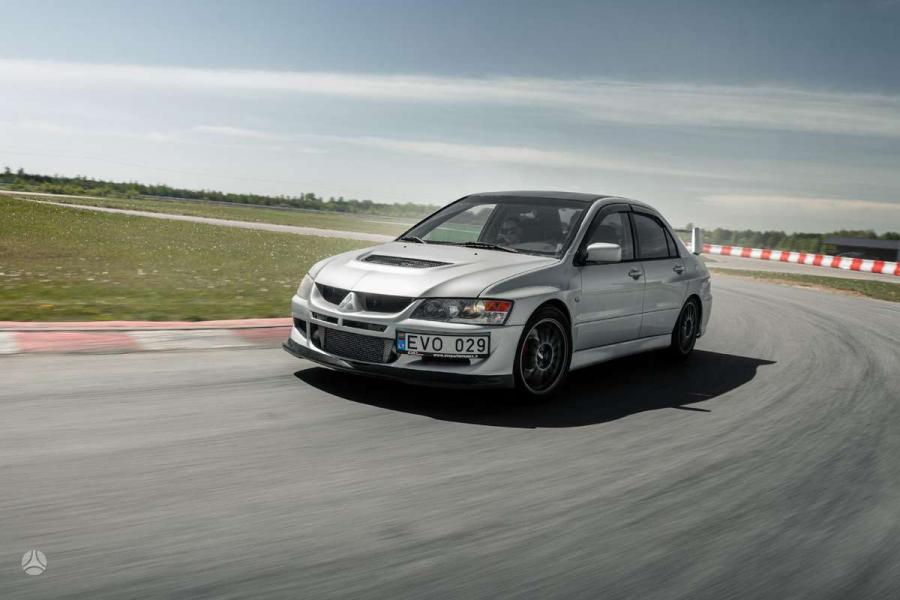 Pelēks Mitsubishi lancer-evolution 2005 Viļņa, ar dzinēja tilpumu 2.00 L un nobraukumu 131 tūkst. km par 38000 €, foto 21 vietnē AUTOMOTO.COM.LV