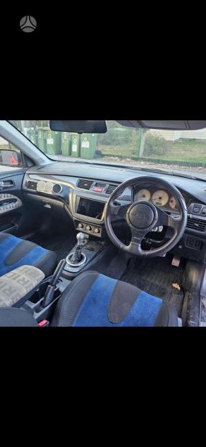 Red Mitsubishi lancer-evolution 2002 in Kaunas, with an engine capacity of 2.00 L and mileage of 135 thousand km for 13500 €, photo 7 on AUTOMOTO.COM.LV