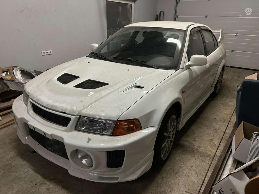 White Mitsubishi lancer-evolution 1998 in Panevezys, with an engine capacity of 2.00 L and mileage of 131 thousand km for 27000 €, photo 1 on AUTOMOTO.COM.LV
