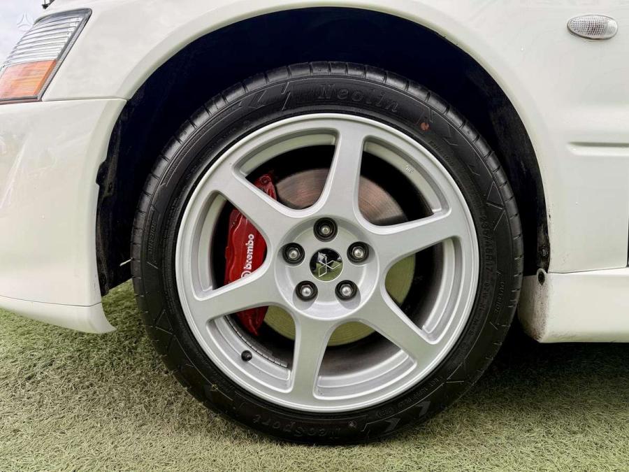 Balts Mitsubishi lancer-evolution 2003 Panevēža, ar dzinēja tilpumu 2.00 L un nobraukumu 107 tūkst. km par 31500 €, foto 12 vietnē AUTOMOTO.COM.LV