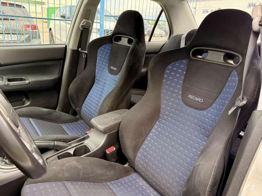 Balts Mitsubishi lancer-evolution 2003 Panevēža, ar dzinēja tilpumu 2.00 L un nobraukumu 107 tūkst. km par 31500 €, foto 16 vietnē AUTOMOTO.COM.LV