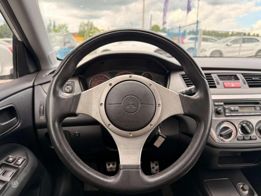 Balts Mitsubishi lancer-evolution 2003 Panevēža, ar dzinēja tilpumu 2.00 L un nobraukumu 107 tūkst. km par 31500 €, foto 20 vietnē AUTOMOTO.COM.LV