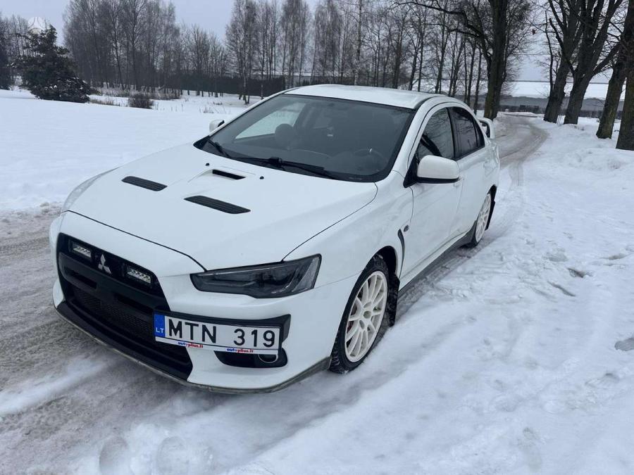 White Mitsubishi lancer-evolution 2008 in Kaunas, with an engine capacity of 2.00 L and mileage of 196 thousand km for 29500 €, photo 1 on AUTOMOTO.COM.LV