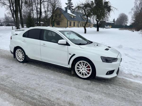 White Mitsubishi lancer-evolution 2008 in Kaunas, with an engine capacity of 2.00 L and mileage of 196 thousand km for 29500 €, photo 4 on AUTOMOTO.COM.LV