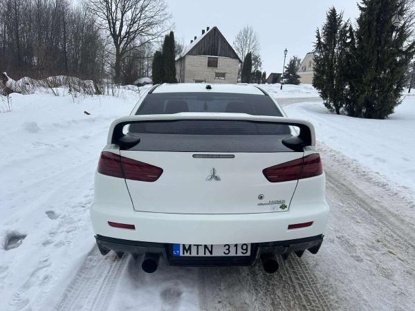 White Mitsubishi lancer-evolution 2008 in Kaunas, with an engine capacity of 2.00 L and mileage of 196 thousand km for 29500 €, photo 6 on AUTOMOTO.COM.LV
