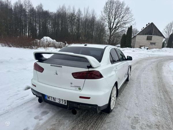 White Mitsubishi lancer-evolution 2008 in Kaunas, with an engine capacity of 2.00 L and mileage of 196 thousand km for 29500 €, photo 8 on AUTOMOTO.COM.LV