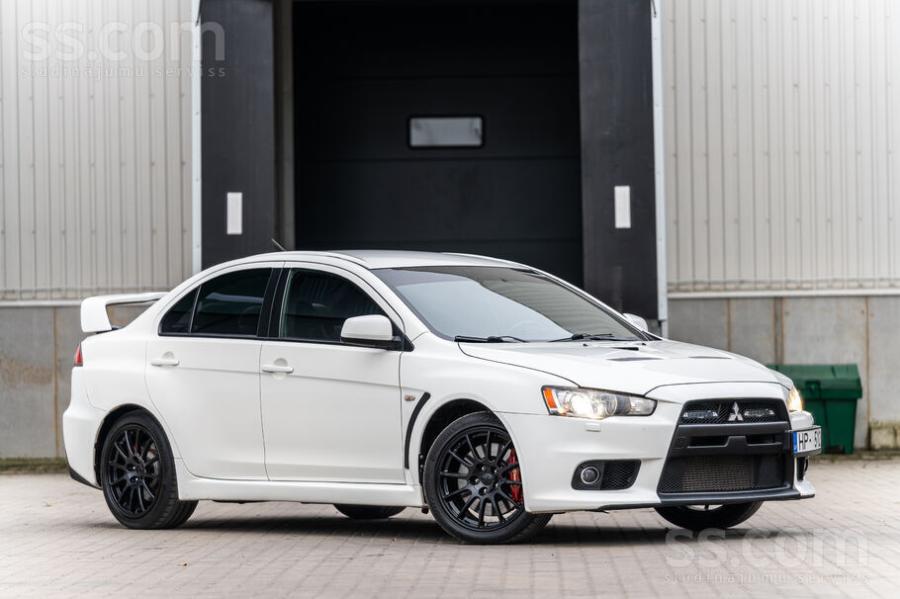 White Mitsubishi lancer-evolution 2009 in Riga, with an engine capacity of 2.00 L and mileage of 198 thousand km for 25500 €, photo 2 on AUTOMOTO.COM.LV