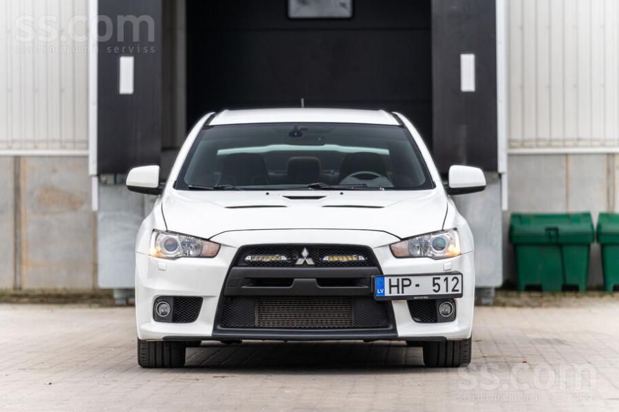 White Mitsubishi lancer-evolution 2009 in Riga, with an engine capacity of 2.00 L and mileage of 198 thousand km for 25500 €, photo 3 on AUTOMOTO.COM.LV