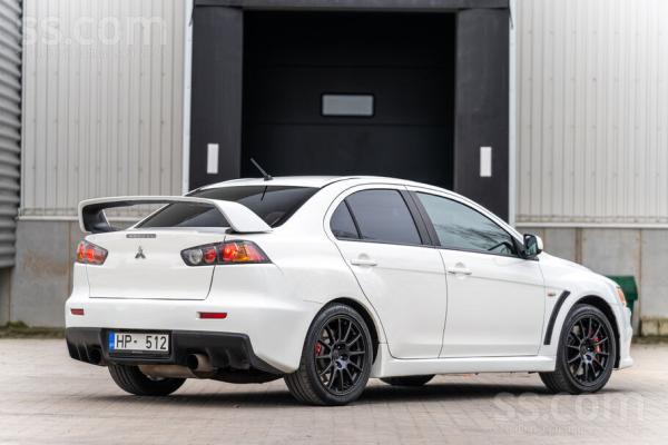 White Mitsubishi lancer-evolution 2009 in Riga, with an engine capacity of 2.00 L and mileage of 198 thousand km for 25500 €, photo 4 on AUTOMOTO.COM.LV
