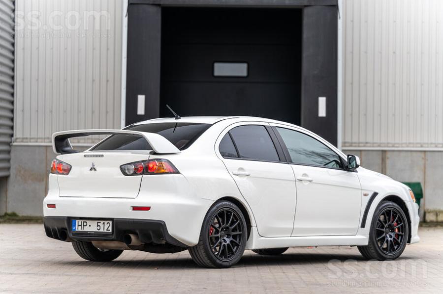 White Mitsubishi lancer-evolution 2009 in Riga, with an engine capacity of 2.00 L and mileage of 198 thousand km for 25500 €, photo 4 on AUTOMOTO.COM.LV