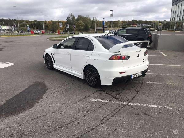 White Mitsubishi lancer-evolution 2010 in Vilnius, with an engine capacity of 2.00 L and mileage of 152 thousand km for 21000 €, photo 4 on AUTOMOTO.COM.LV