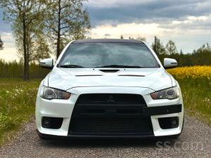 Balts Mitsubishi lancer-evolution 2011 Ogre, ar dzinēja tilpumu 2.00 L un nobraukumu 64 tūkst. km par 24500 €, foto  vietnē AUTOMOTO.COM.LV