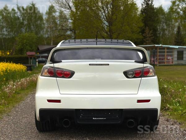 Balts Mitsubishi lancer-evolution 2011 Ogre, ar dzinēja tilpumu 2.00 L un nobraukumu 64 tūkst. km par 24500 €, foto 6 vietnē AUTOMOTO.COM.LV