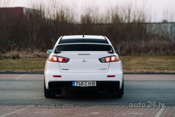 White Mitsubishi lancer-evolution 2012 in Tallinn, with an engine capacity of 2.00 L and mileage of 127 thousand km for 42900 €, photo 6 on AUTOMOTO.COM.LV