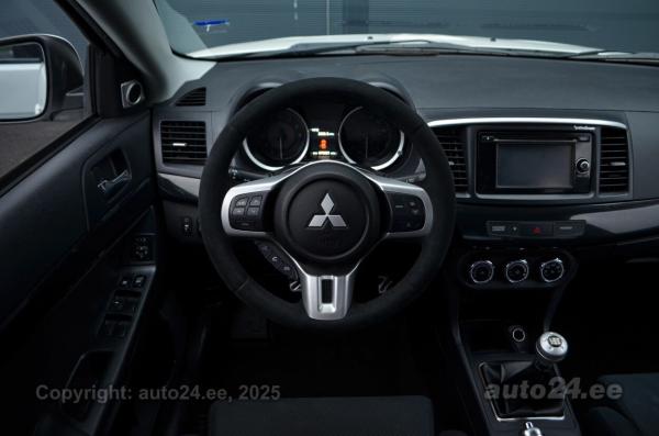 White Mitsubishi lancer-evolution 2014 in Tallinn, with an engine capacity of 2.00 L and mileage of 0 thousand km for 34900 €, photo 11 on AUTOMOTO.COM.LV