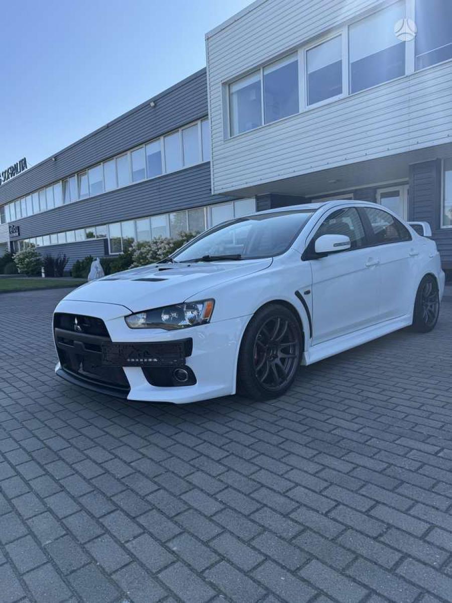 White Mitsubishi lancer-evolution 2015 in Kaunas, with an engine capacity of 2.00 L and mileage of 240 thousand km for 25500 €, photo 1 on AUTOMOTO.COM.LV