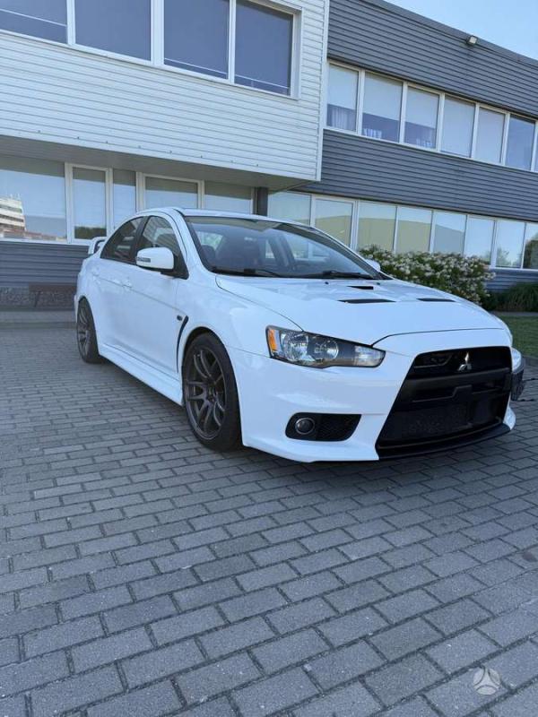 Balts Mitsubishi lancer-evolution 2015 Kauņa, ar dzinēja tilpumu 2.00 L un nobraukumu 240 tūkst. km par 25500 €, foto 2 vietnē AUTOMOTO.COM.LV