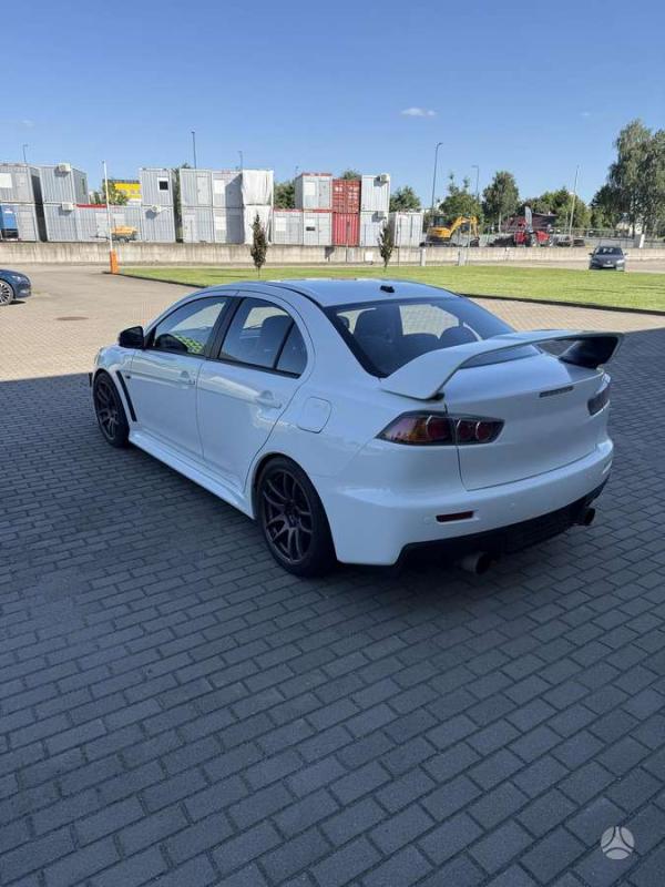 Balts Mitsubishi lancer-evolution 2015 Kauņa, ar dzinēja tilpumu 2.00 L un nobraukumu 240 tūkst. km par 25500 €, foto 4 vietnē AUTOMOTO.COM.LV