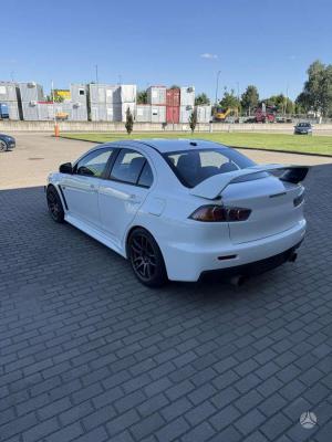 White Mitsubishi lancer-evolution 2015 in Kaunas, with an engine capacity of 2.00 L and mileage of 240 thousand km for 25500 €, photo 5 on AUTOMOTO.COM.LV