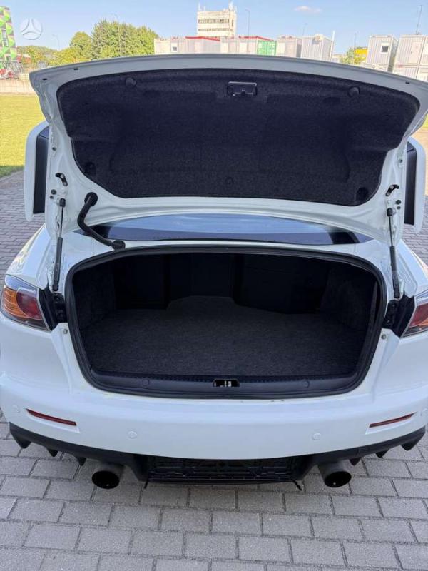 Balts Mitsubishi lancer-evolution 2015 Kauņa, ar dzinēja tilpumu 2.00 L un nobraukumu 240 tūkst. km par 25500 €, foto 5 vietnē AUTOMOTO.COM.LV
