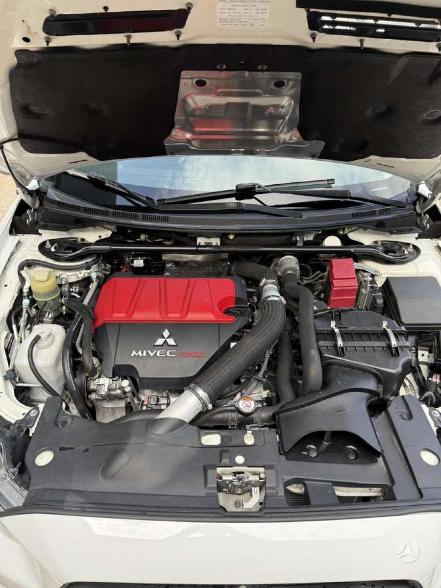 White Mitsubishi lancer-evolution 2015 in Kaunas, with an engine capacity of 2.00 L and mileage of 240 thousand km for 25500 €, photo 12 on AUTOMOTO.COM.LV