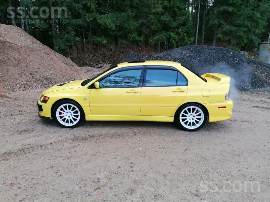 Yellow Mitsubishi lancer-evolution 2003 in Valmiera, with an engine capacity of 2.00 L and mileage of 106 thousand km for 23000 €, photo 1 on AUTOMOTO.COM.LV