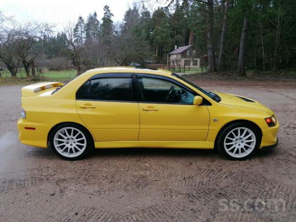 Yellow Mitsubishi lancer-evolution 2003 in Valmiera, with an engine capacity of 2.00 L and mileage of 106 thousand km for 23000 €, photo 2 on AUTOMOTO.COM.LV