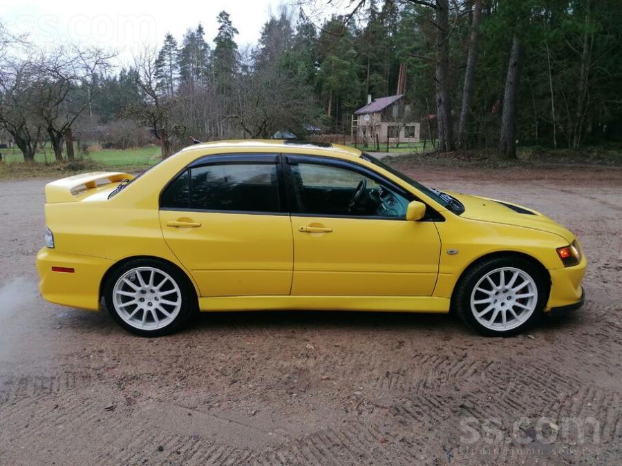 Yellow Mitsubishi lancer-evolution 2003 in Valmiera, with an engine capacity of 2.00 L and mileage of 106 thousand km for 23000 €, photo 2 on AUTOMOTO.COM.LV