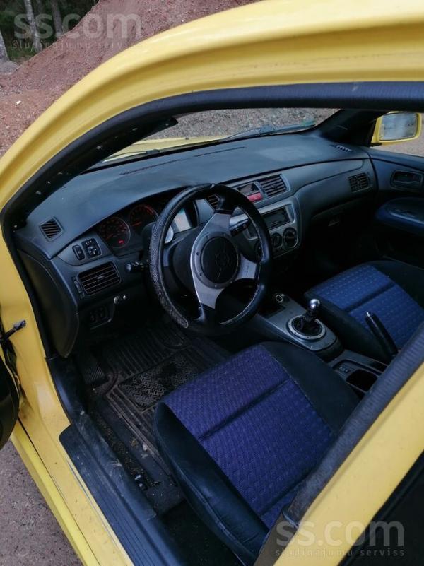 Yellow Mitsubishi lancer-evolution 2003 in Valmiera, with an engine capacity of 2.00 L and mileage of 106 thousand km for 23000 €, photo 4 on AUTOMOTO.COM.LV