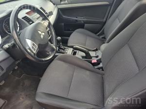Pelēks Mitsubishi Lancer 2011 Jēkabpils, ar dzinēja tilpumu 1.80 L un nobraukumu 284 tūkst. km par 2800 €, foto 10 vietnē AUTOMOTO.COM.LV