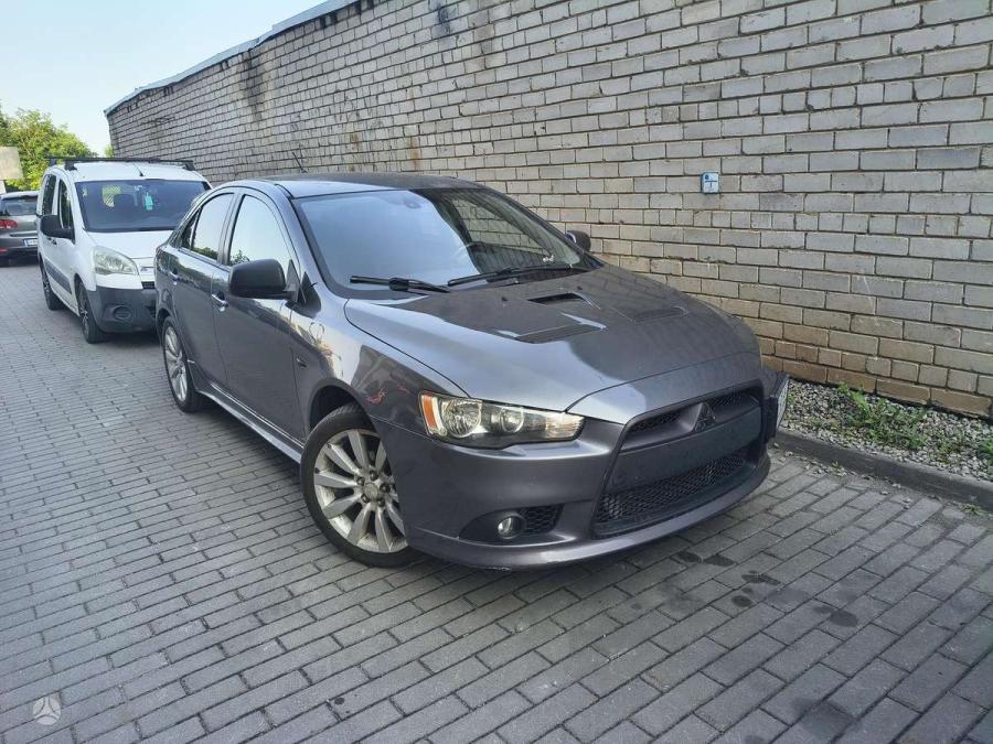 Pelēks Mitsubishi Lancer 2009 Panevēža, ar dzinēja tilpumu 1.97 L un nobraukumu 300 tūkst. km par 3000 €, foto 3 vietnē AUTOMOTO.COM.LV