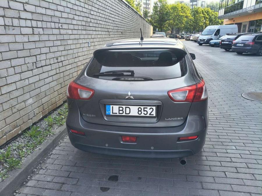 Pelēks Mitsubishi Lancer 2009 Panevēža, ar dzinēja tilpumu 1.97 L un nobraukumu 300 tūkst. km par 3000 €, foto 5 vietnē AUTOMOTO.COM.LV