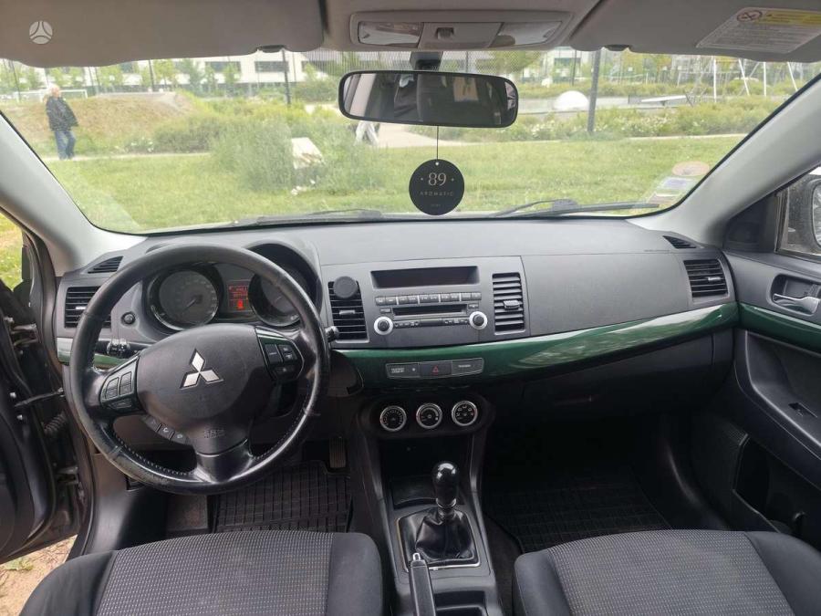 Grey Mitsubishi Lancer 2009 in Vilnius, with an engine capacity of 1.97 L and mileage of 307 thousand km for 3100 €, photo 9 on AUTOMOTO.COM.LV