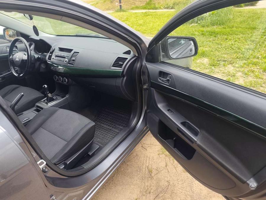 Grey Mitsubishi Lancer 2009 in Vilnius, with an engine capacity of 1.97 L and mileage of 307 thousand km for 3100 €, photo 12 on AUTOMOTO.COM.LV
