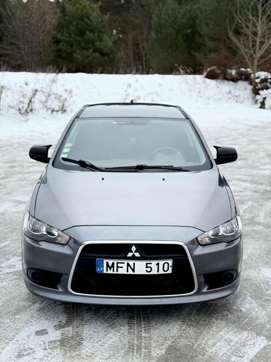 Grey Mitsubishi Lancer 2010 in Vilnius, with an engine capacity of 2.00 L and mileage of 290 thousand km for 2500 €, photo 3 on AUTOMOTO.COM.LV