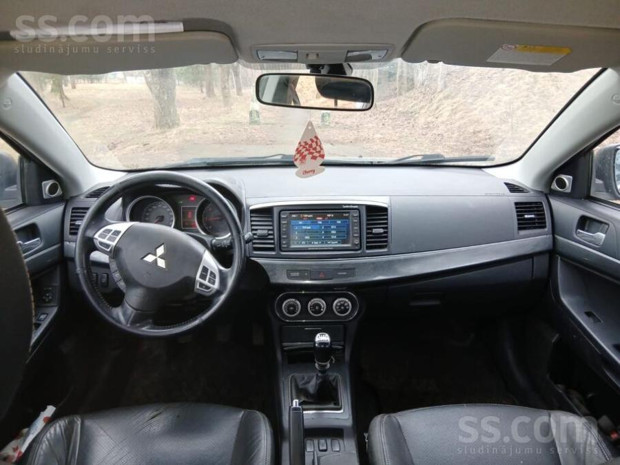 Pelēks Mitsubishi Lancer 2010 Liepāja, ar dzinēja tilpumu 2.00 L un nobraukumu 295 tūkst. km par 2100 €, foto 4 vietnē AUTOMOTO.COM.LV