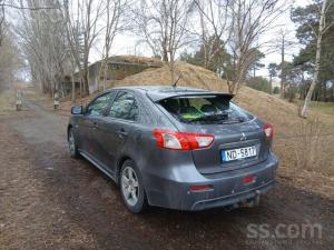 Pelēks Mitsubishi Lancer 2010 Liepāja, ar dzinēja tilpumu 2.00 L un nobraukumu 295 tūkst. km par 2100 €, foto 8 vietnē AUTOMOTO.COM.LV