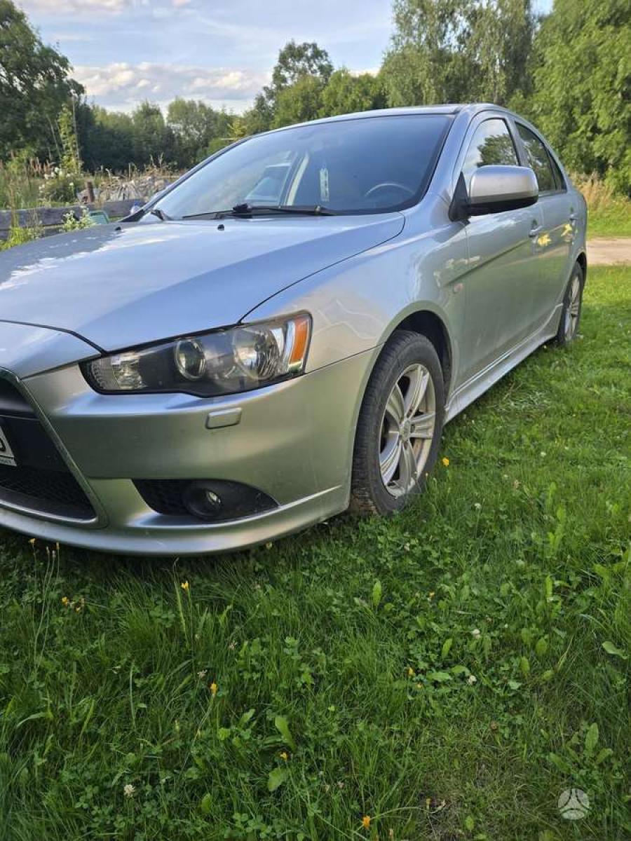 Pelēks Mitsubishi Lancer 2010 Viļņa, ar dzinēja tilpumu 1.80 L un nobraukumu 104 tūkst. km par 4000 €, foto 4 vietnē AUTOMOTO.COM.LV