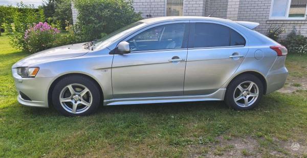 Grey Mitsubishi Lancer 2010 in Mazeikiai, with an engine capacity of 1.80 L and mileage of 199 thousand km for 4000 €, photo 3 on AUTOMOTO.COM.LV