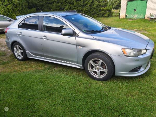 Grey Mitsubishi Lancer 2010 in Mazeikiai, with an engine capacity of 1.80 L and mileage of 199 thousand km for 4000 €, photo 6 on AUTOMOTO.COM.LV