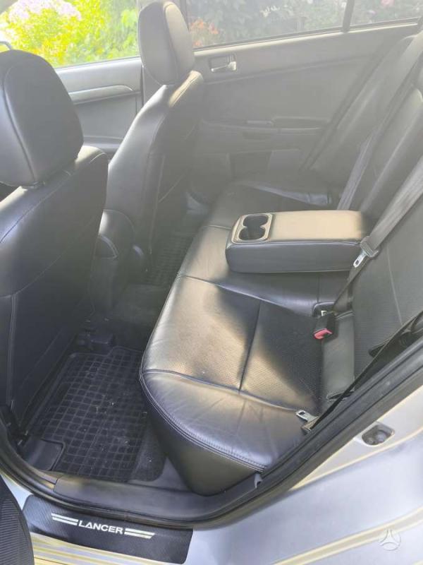Grey Mitsubishi Lancer 2010 in Mazeikiai, with an engine capacity of 1.80 L and mileage of 199 thousand km for 4000 €, photo 8 on AUTOMOTO.COM.LV