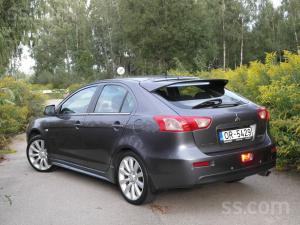 Pelēks Mitsubishi Lancer 2010 Rīga, ar dzinēja tilpumu 1.80 L un nobraukumu 185 tūkst. km par 3550 €, foto 4 vietnē AUTOMOTO.COM.LV