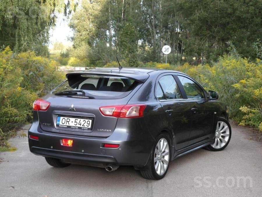 Pelēks Mitsubishi Lancer 2010 Rīga, ar dzinēja tilpumu 1.80 L un nobraukumu 185 tūkst. km par 3550 €, foto 5 vietnē AUTOMOTO.COM.LV