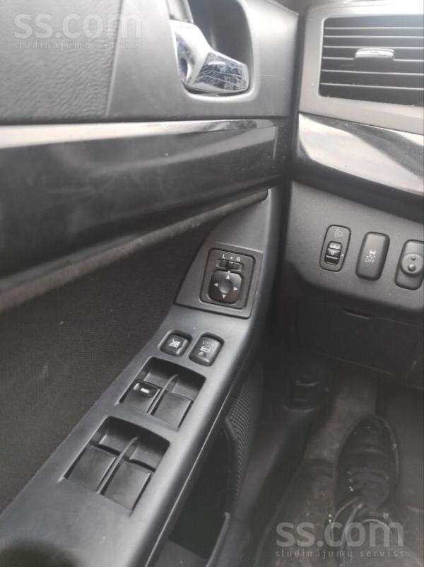 Pelēks Mitsubishi Lancer 2011 Rīga, ar dzinēja tilpumu 1.80 L un nobraukumu 279 tūkst. km par 2700 €, foto 7 vietnē AUTOMOTO.COM.LV