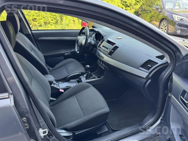 Pelēks Mitsubishi Lancer 2011 Rīga, ar dzinēja tilpumu 1.80 L un nobraukumu 284 tūkst. km par 2200 €, foto 5 vietnē AUTOMOTO.COM.LV