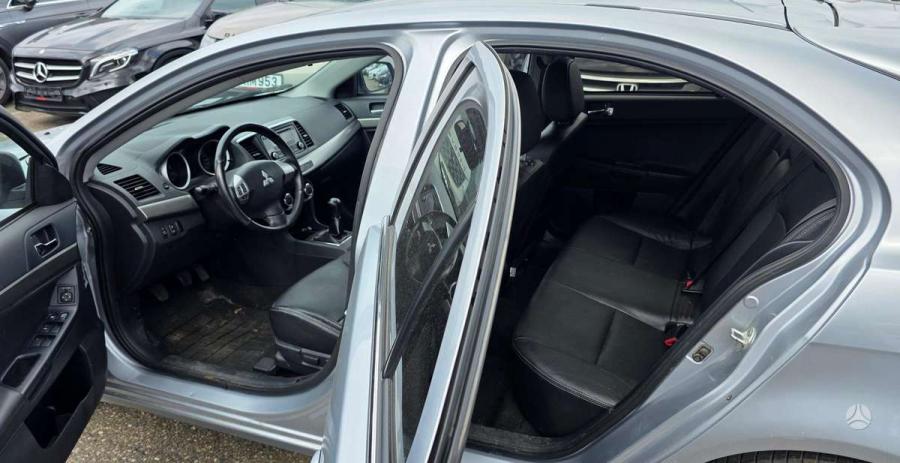 Pelēks Mitsubishi Lancer 2014 Viļņa, ar dzinēja tilpumu 1.59 L un nobraukumu 128 tūkst. km par 4950 €, foto 11 vietnē AUTOMOTO.COM.LV