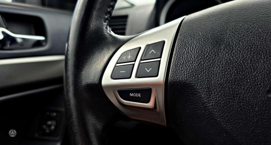 Pelēks Mitsubishi Lancer 2014 Viļņa, ar dzinēja tilpumu 1.59 L un nobraukumu 128 tūkst. km par 4950 €, foto 21 vietnē AUTOMOTO.COM.LV
