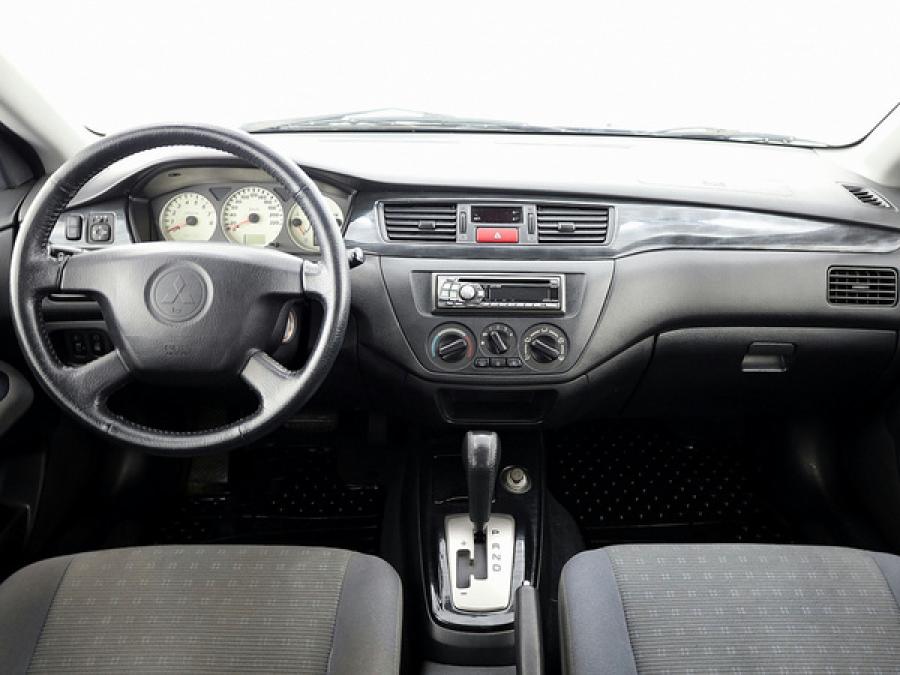 Grey Mitsubishi Lancer 2005 in Tallinn, with an engine capacity of 1.60 L and mileage of 119 thousand km for 1699 €, photo 6 on AUTOMOTO.COM.LV